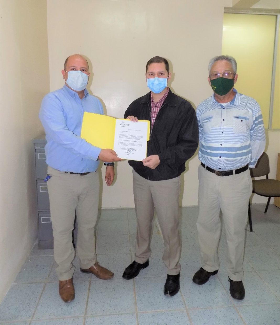 Entregan nombramiento de Director del Centro de Salud Múzquiz al Doctor ...